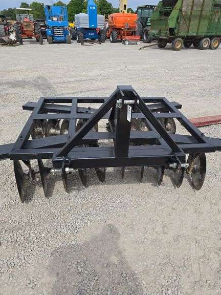 3pt 6ft disc, blades and bearings are in great shape - Schmid Auction