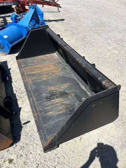 84" skid steer high volume bucket never used - Schmid Auction