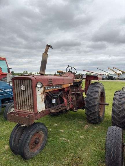 Farmall 706 Narrow Front End Gas Tractor, Runs, Needs transmission work ...