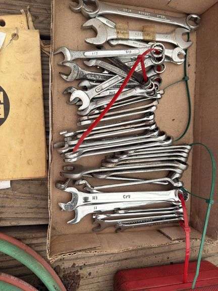 Box of wrenches - Schmid Auction