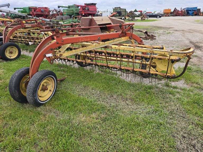 New Holland 259 5 Bar Hay rake, ground driven - Schmid Auction