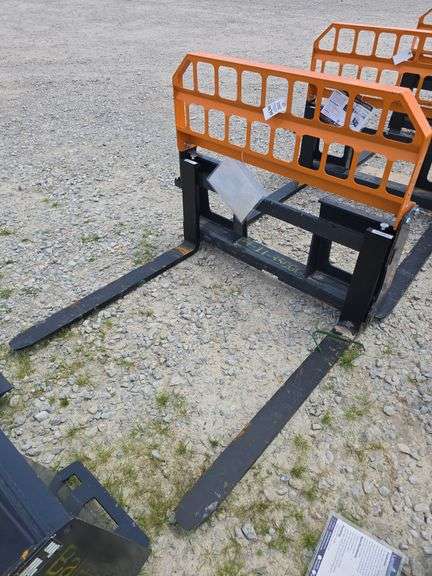New 2024 Landhonor skid steer pallet forks 42" fork length, headeache ...