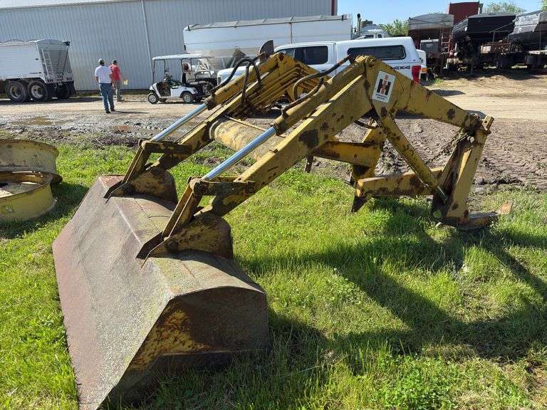 IH Loader Bucket - Schmid Auction