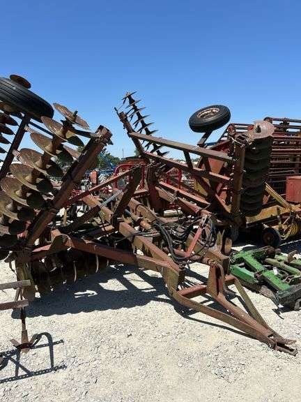 24ft 490 International Disk - Schmid Auction