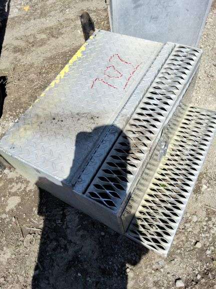 Semi Aluminum Diamond Plate Step/toolbox - Schmid Auction