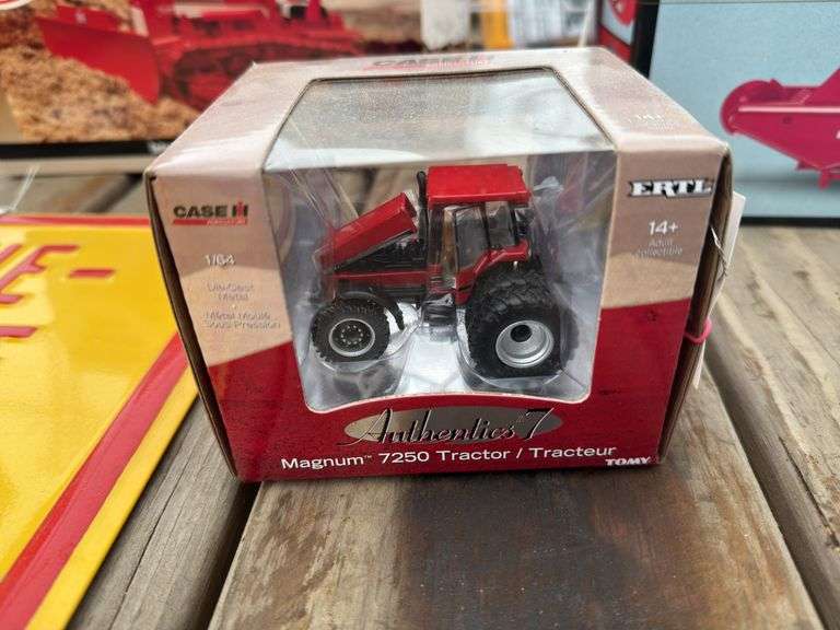 Case International Magnum 7250 tractor 1/64 scale - Schmid Auction