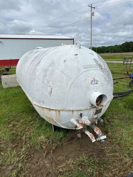 2000 gallon propane tank with tag - Schmid Auction