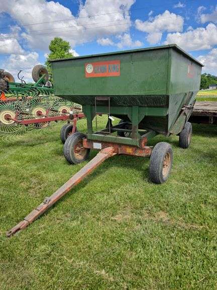 Grain King gravity wagon - Schmid Auction