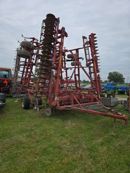 Sunflower 6432 36ft Field Cultivator, front disc blades, 5 bar harrow, beater bar, used this ...