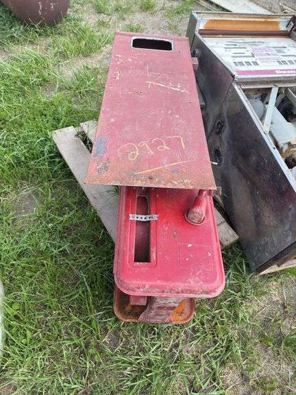 Small gas Pump - Schmid Auction