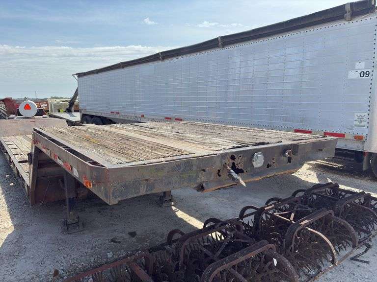 1982 53ft double drop semi trailer w/dove tail & ramps & outriggers ...