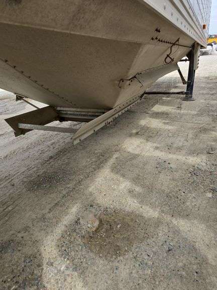 2008 Timpte hopper bottom, landing gear needs a little work, manual ...