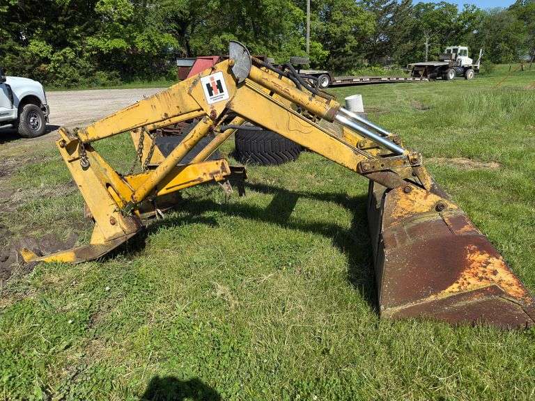 IH Loader Bucket - Schmid Auction
