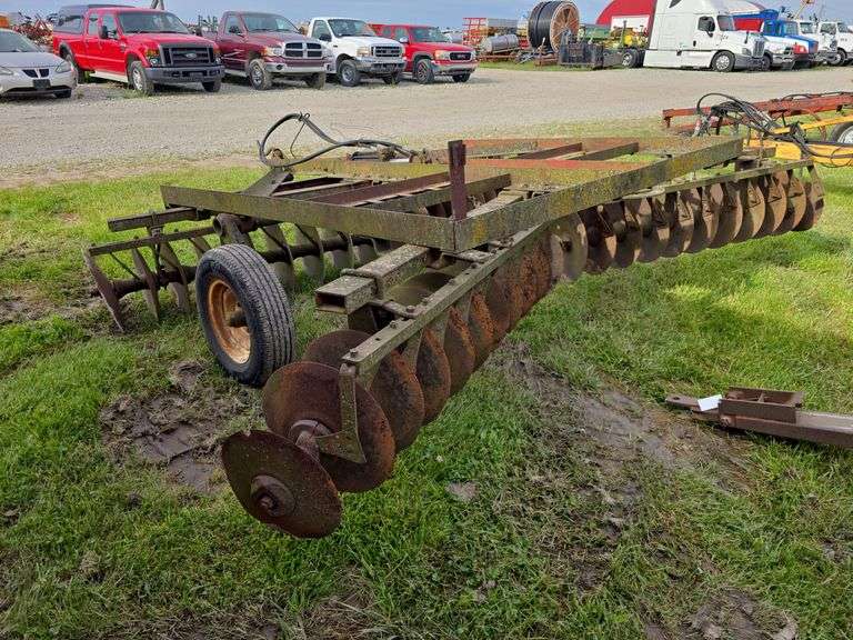 International Model 37 Disk, 12ft - Schmid Auction