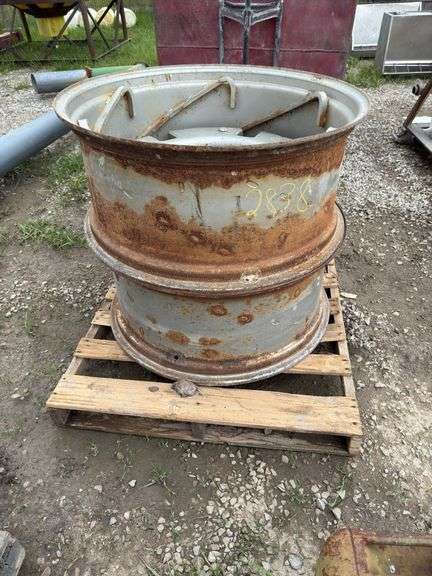 34'' 8 Bolt Rims with Cast iron Center - Schmid Auction