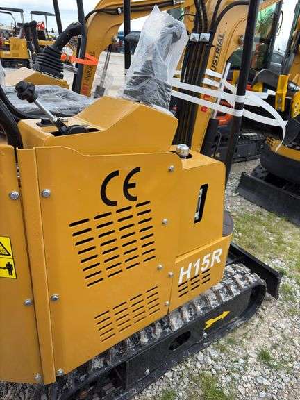 New 2024 AGT H15R mini excavator, 420cc Gas Engine, 8.6KW, 15IN Bucket ...