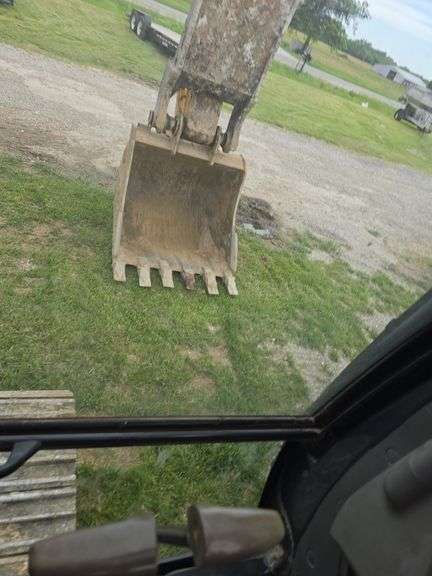 2006 John Deere 200CLC Trackhoe, 6,534 hours, Hyd. Thumb, 48'' Bucket ...