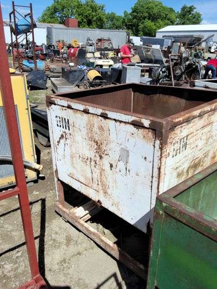 Metal Center dump feed/seed bin - Schmid Auction
