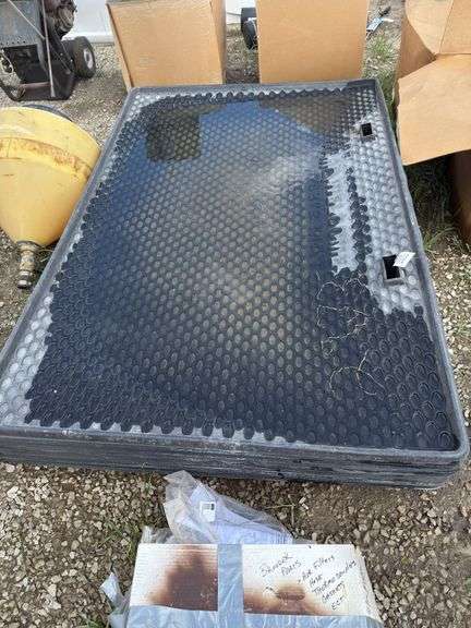 4 x 8 Hog Mats - Schmid Auction