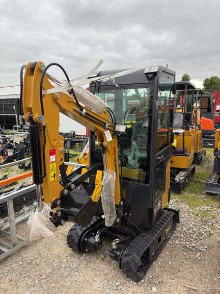 New 2024 AGT H13R mini excavator, 420cc Gas Engine, 14IN Bucket, 4FT ...