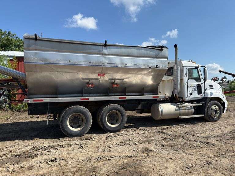 2007 Mack Tandem Axle Fertilizer Tender, Double Compartment, Roll Tarp ...