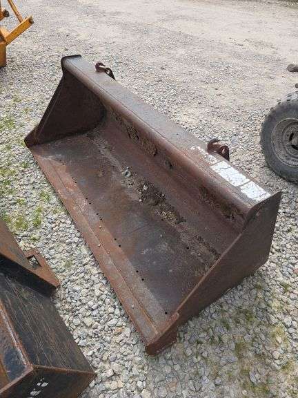 72'' Skid Steer Universael Attach Bucket - Schmid Auction