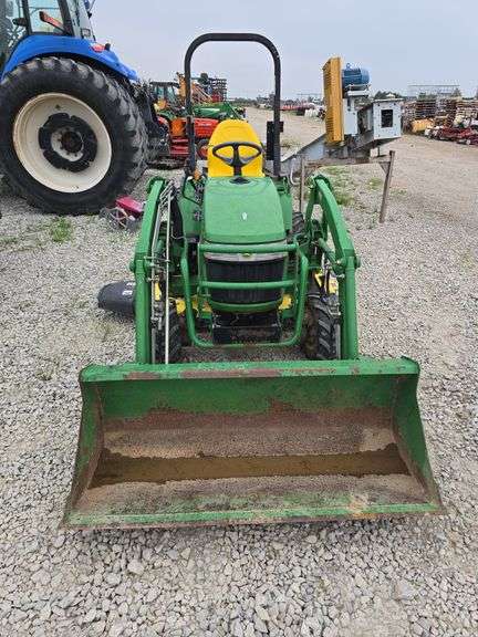 John Deere 2305 utility tractor diesel 668 hrs. 4wd, w/200CX loader ...