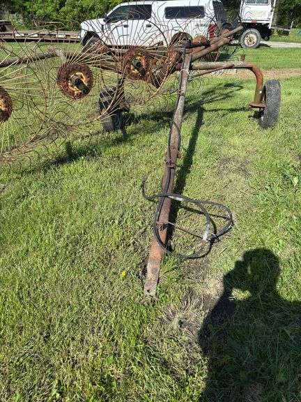 6 Bar Single Row Hay Rake - Schmid Auction