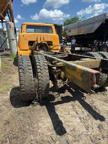 Ford Single Axle F8000 Diesel Truck, non-running, parts truck, no title ...