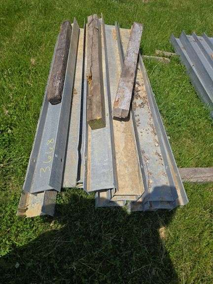 Stack of 12pcs guard rail posts - Schmid Auction