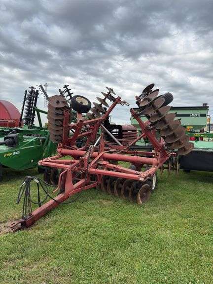 White 271 21ft disc, 22" blades, new blades and bearings, new hoses ...