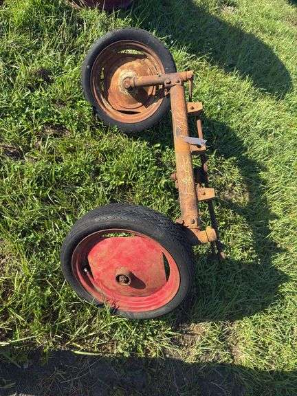 Wide front for Avery tractor - Schmid Auction