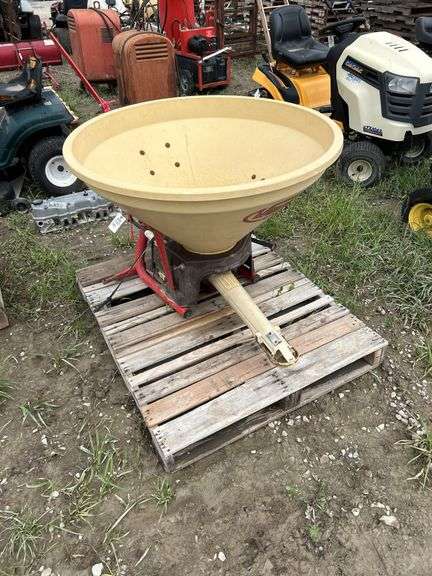 Vicon PS 202 seeder. - Schmid Auction