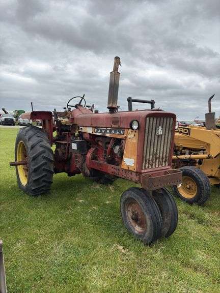 Farmall 706 Narrow Front End Gas Tractor, Runs, Needs transmission work ...