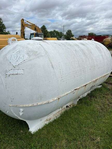 2000 gallon propane tank with tag - Schmid Auction