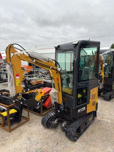 New 2024 AGT H13R mini excavator, 420cc Gas Engine, 14IN Bucket, 4FT ...
