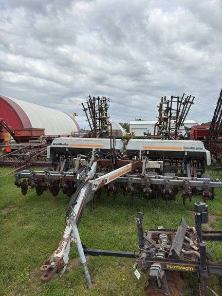 3800 Crustbuster drill 15ft 7.5" spacing no-till coulters and drag ...