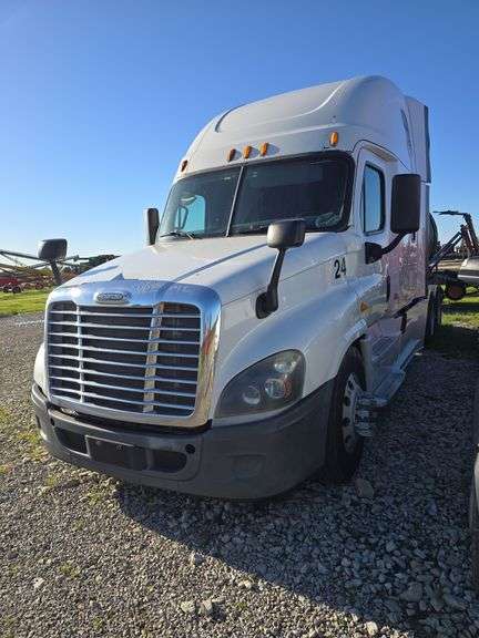 2014 Freightliner Cascadia 125 semi with sleeper, DD15 motor, 12 speed ...