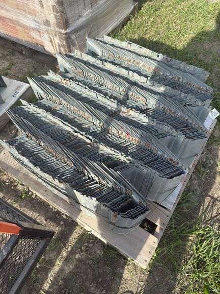 2 pallets of Sukup floor stands approx 700 stands - Schmid Auction