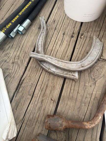 Small bell with broken yoke - Schmid Auction