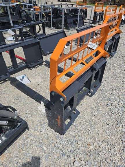 New 2024 Landhonor skid steer pallet forks 42" fork length, headeache ...