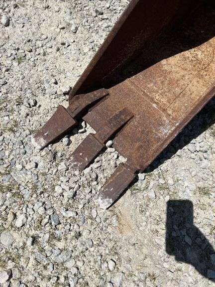 12" backhoe bucket - Schmid Auction