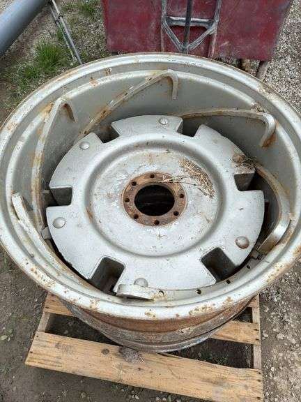 34'' 8 Bolt Rims with Cast iron Center - Schmid Auction