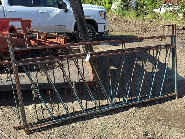 32ft of Goat/ Sheep fence line feeder neck rails - Schmid Auction