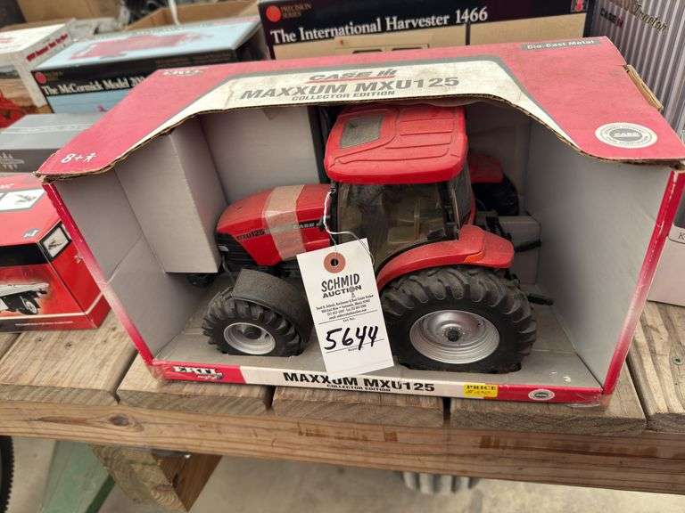 Case IH Maxxum MXU125 1/16 scale - Schmid Auction