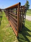 10 24ft free standing cattle panels, 1 has 8ft swing gate - Schmid Auction