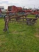 New Idea hay rake - Schmid Auction