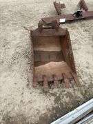 24'' Backhoe Bucket - Schmid Auction