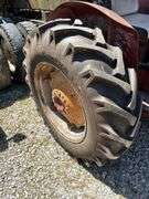 International 424 tractor 1,413 hrs. runs & starts good. - Schmid Auction