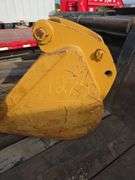 Cat Backhoe bucket, 24", all new teeth, good shape - Schmid Auction